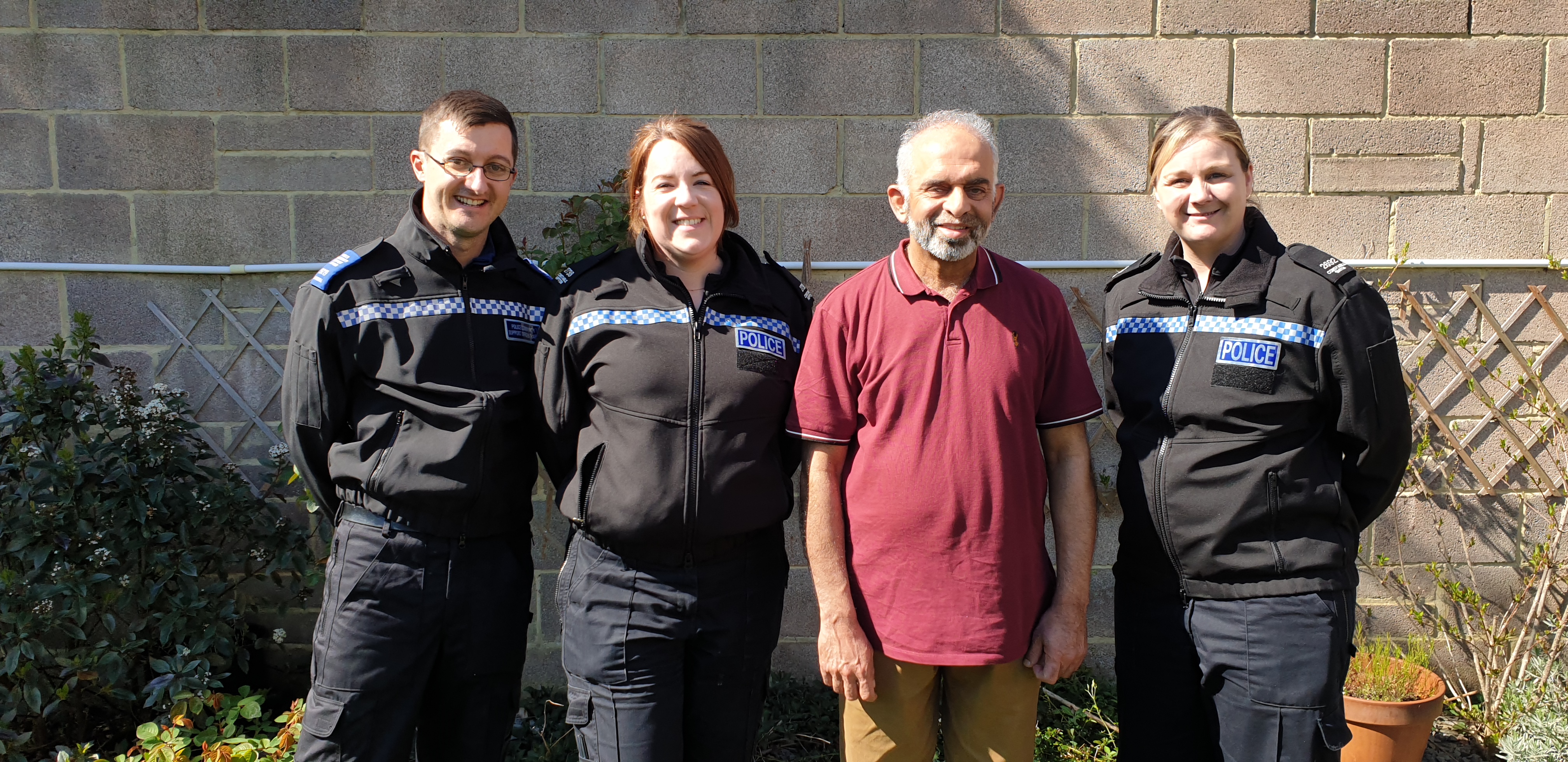 Quick thinking officers help save taxi driver having a medical episode ...